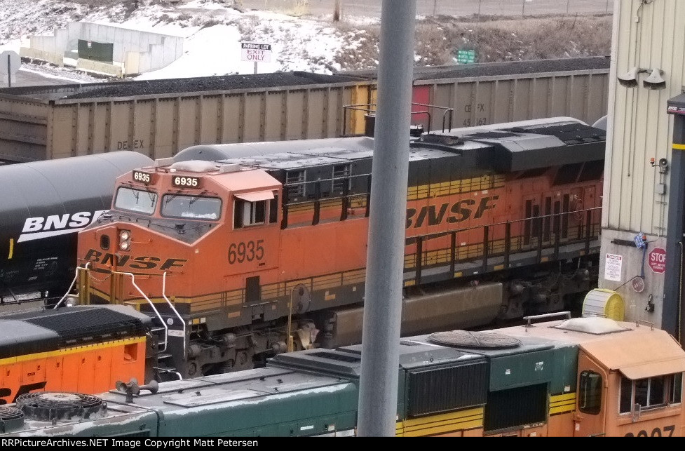 BNSF 6935